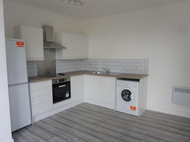 Third Avenue, Nottingham NG7, 2 bed flat to rent, £950 pcm | PrimeLocation