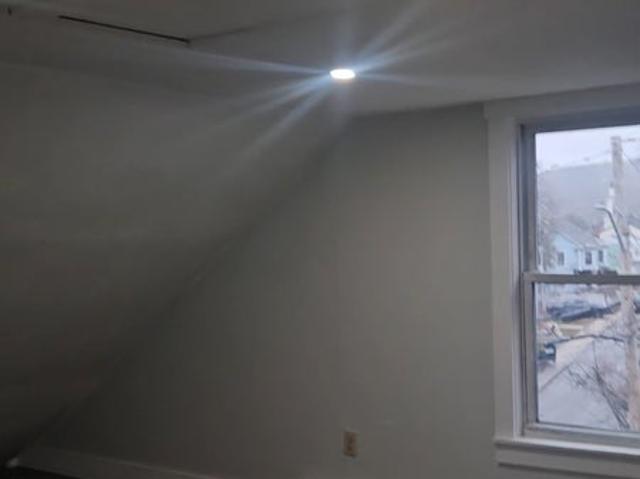 Third Floor Private Room with Separate Entry