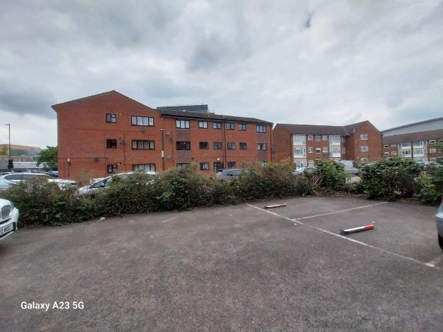 Thirkleby Close, Slough SL1, 2 bed flat to rent, £1,550 pcm | PrimeLocation
