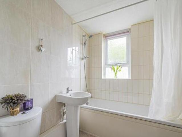 Thirlmere Gardens, Northwood, 1 Bedroom Flat