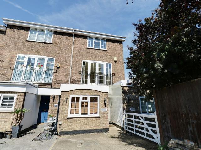Thirlmere Rise, Bromley BR1, 5 bed end terrace house to rent, £2,800 pcm | PrimeLocation