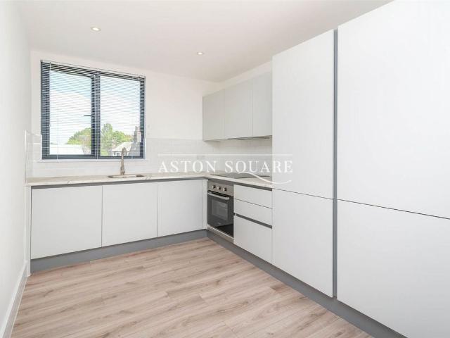 Thirlestane Court, Colney Hatch Lane, London N10, 1 bed flat to rent, £1,850 pcm | PrimeLocation
