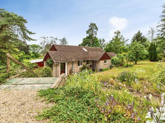 Thirtover, Cold Ash RG18, 4 bed detached bungalow to rent, £3,600 pcm | PrimeLocation