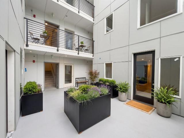 Thirteen East 1 Bedroom Apartment for Rent at 614 13th Ave E, Seattle, WA 98102 Broadway