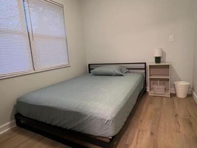This Outstanding Duplex near Springfield, Phoenix Arts District, UF Health, VA, and Shands Hospitals is waiting for you. Get a room now!