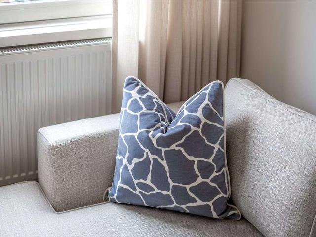 This beautiful apartment has a large and bright bedroom on the fifth floor and is superbly located between Victoria, Westminster and St James's Park