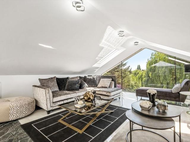 This beautiful contemporary home is available to rent on Waggon Road, EN4
