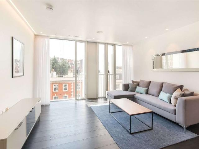 This beautiful modern 2 bedroom apartment is a fantastic example of contemporary design. Located in the highly desirable 'Nova' building with concierge, roof terrace lounge, gym and cinema