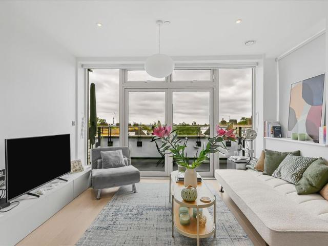 This beautiful one bedroom apartment benefits from a private balcony