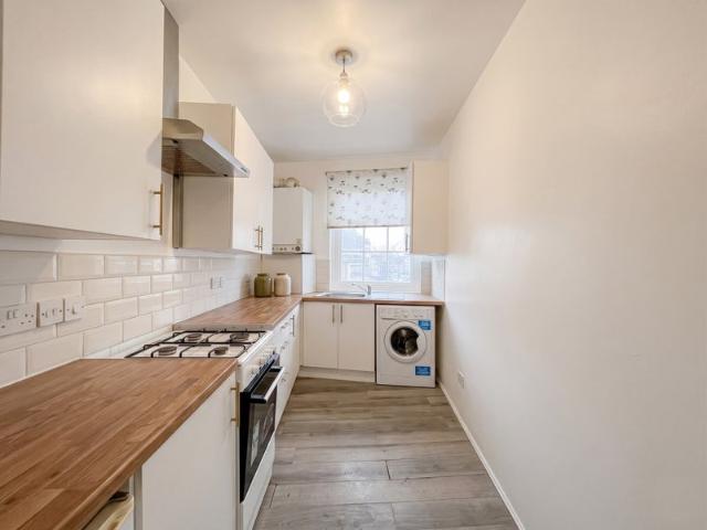 This beautiful one bedroom in Deptford Broadway SE