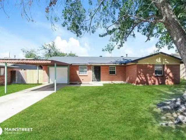 This beautiful, pet friendly home available for se 9405 Ne 14.