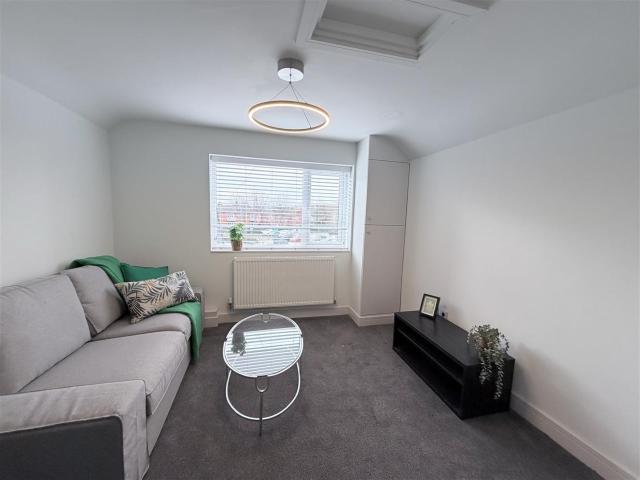 This brand new apartment has been finished to an exceptionally high standard throughout and comes fully furnished, ideal for professionals. Located in the desirable West Bridgford town centre, this stunning new one bedroom apartment offers stylish, modern