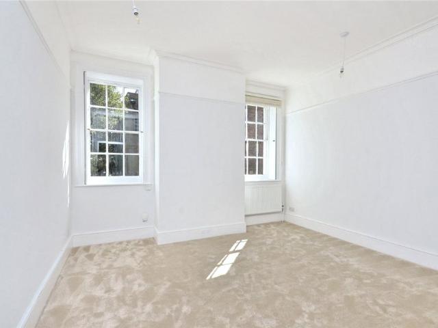 This charming property is set in an idyllic spot overlooking Kew Green. Minutes from Kew Green Preparatory School. Offering a wealth of character and newly decorated throughout. Available Sept