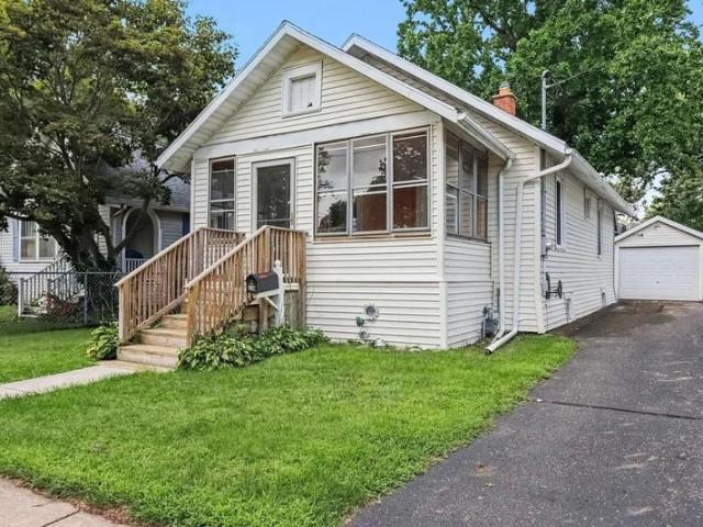 This charming 2 bedroom, 1 bath home