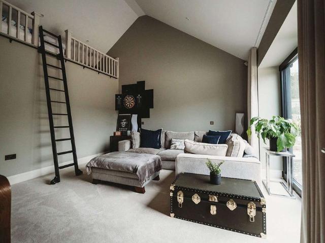 This exceptional new build 5 bedroom, 5 bathroom luxury residence offers spacious, high specification living. Set within 2.6 acres, it enjoys far reaching views and a tranquil rear pond