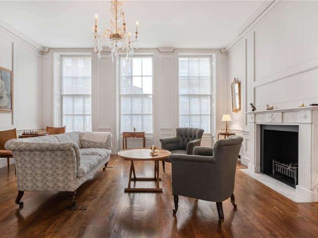 This exceptional Grade II listed house is situated on the east side of Doughty Street, benefiting from both morning and afternoon sunlight