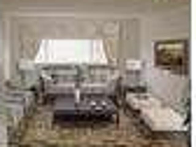This great 1 bed, 1 bath sunny apartment is located in the West Cambridge area