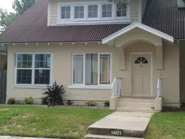 This is a lovely two story, 3 bedroom, 1 bath vint 1407 Woodw.