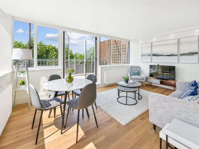 This is a modern and well presented two bedroom property that is situated on a quiet residential road in Chelsea. The property boasts two terraces and superb views of the London skyline