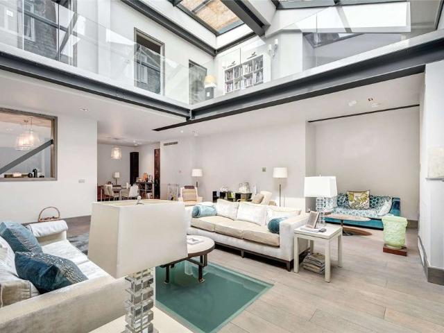 This is a truly unique property hidden away in a charming mews in the heart of Fulham