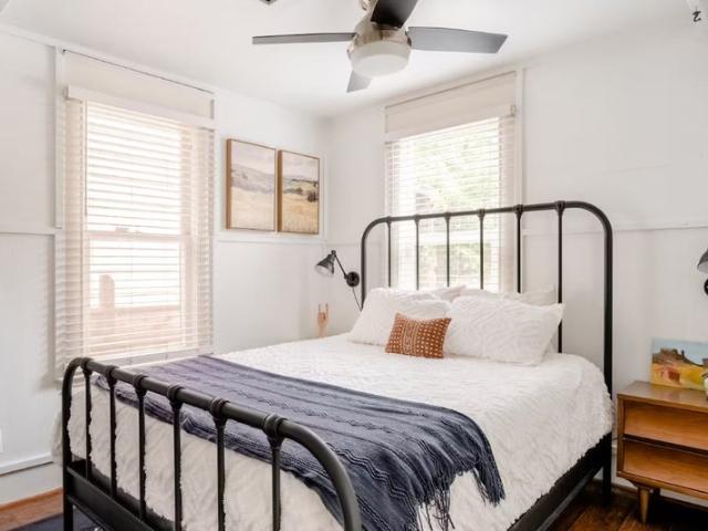 This room is ideal for a working professional!