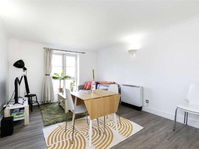 This stunning one bedroom flat is situated in the highly desirable Rodin Court