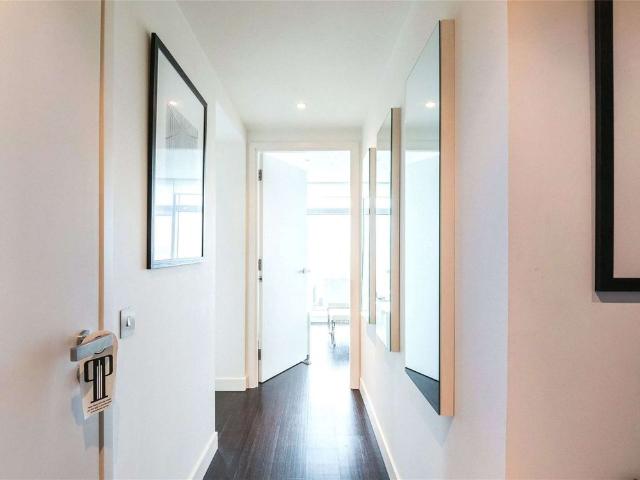 This stunning corner apartment, situated on the 35th floor, in Ballymore's iconic Pan Peninsula epitomises luxury East London living