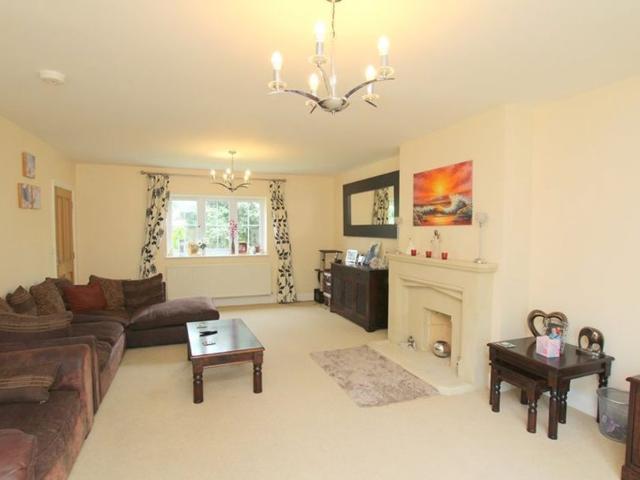 This sizeable four double bed house on Ranchway will make the perfect family home for anyone who is looking for a modern house with lots of space in a peaceful location. Early viewings are essential on such a stunning and unique property. Call NOW to book your viewing