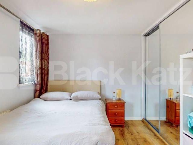 This spacious and stylish three bedroom apartment is perfectly situated in the heart of West Hampstead, one of London’s most sought after residential neighbourhoods