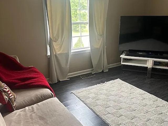 This spacious home is located just outside of Atlanta. The layout is perfect for traveling professionals. Convenient access to hospitals, shopping, restaurants, schools, and major highways makes commuting simple throughout the Metro Atlanta area