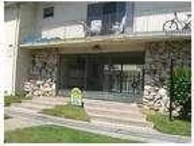 This spacious 1 bedroom 1 bath apartment is perfect for you!