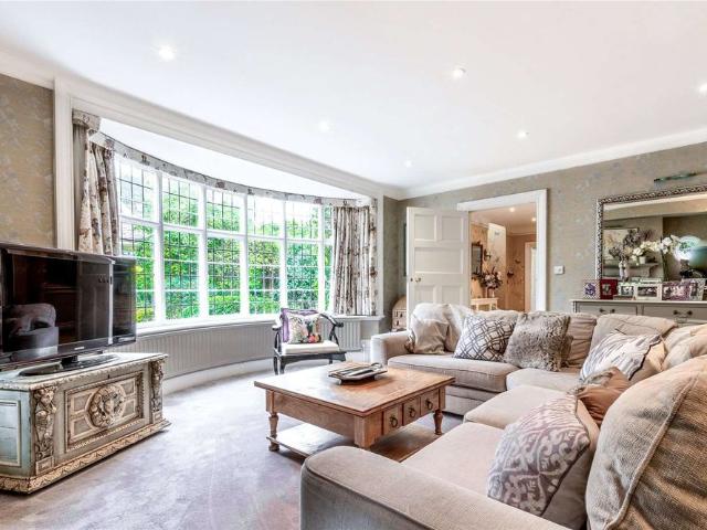 This unique family home has been thoughtfully designed throughout to offer a range of flexible and stylish accommodation, located on the prestigious Ridgemount Road