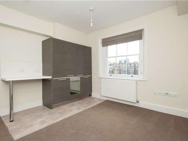 This upper floor studio boasts a private kitchenette in a prime South Kensington location. Please note this property has shared bathroom facilities