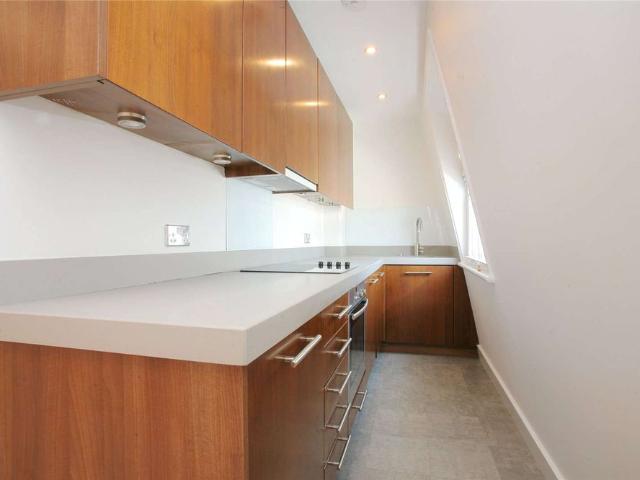 This well presented studio apartment is situated in a stucco fronted period conversion on the very desirable road of Cranley Gardens