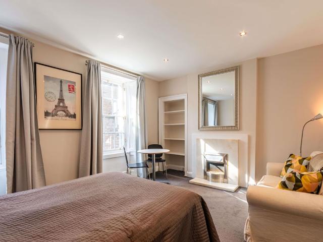 Thistle Street, Edinburgh EH2, Studio to rent, £1,195 pcm | PrimeLocation
