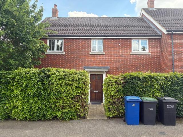 Thistle Way, Red Lodge IP28 4 bed semi detached house to rent £1,475 pcm £340 pw