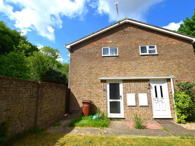 Thistledown Close, Hempstead 1 bed end of terrace house to rent £1,175 pcm £271 pw