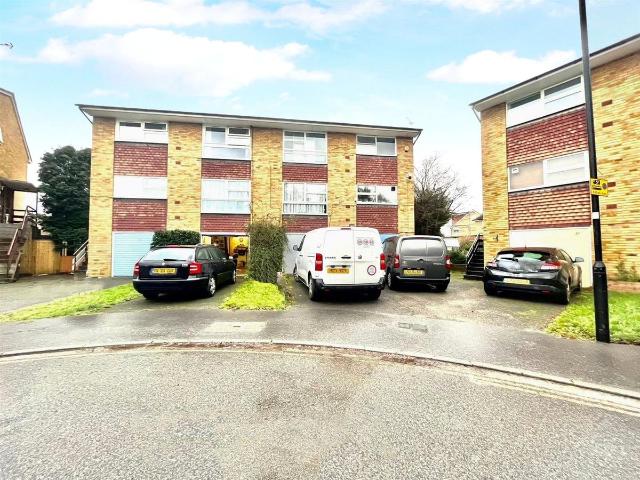 Thistleworth Close, Isleworth TW7, 2 bed maisonette to rent, £1,900 pcm | PrimeLocation