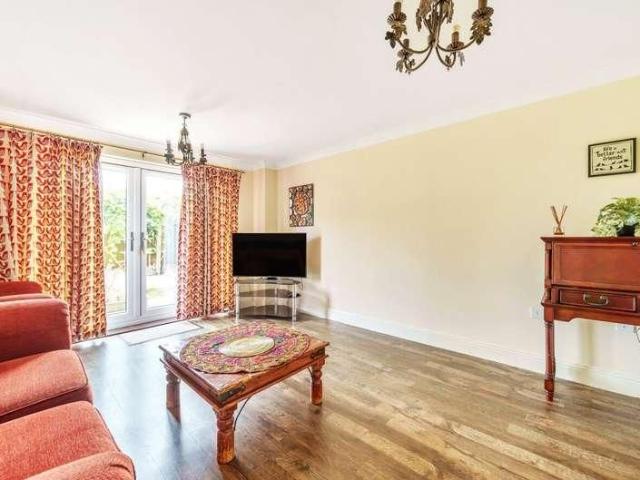 Threadneedle Close, Kingsbury Episcopi, Martock, Somerset, TA12