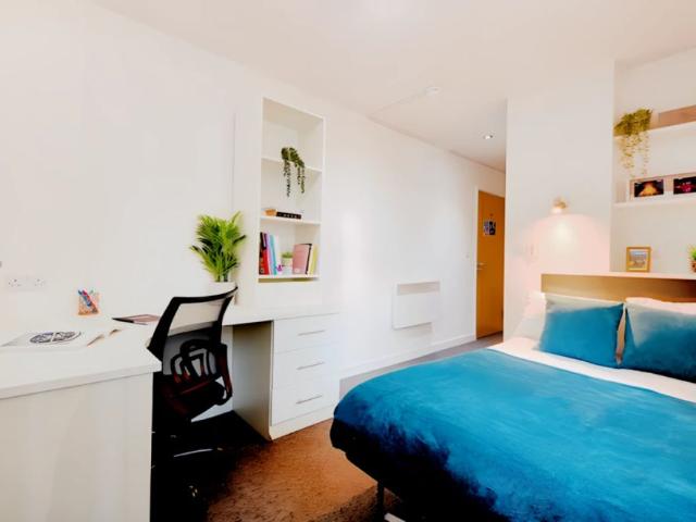 Three bed bronze