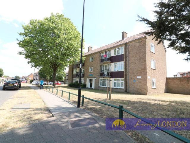 Three Bed Flat to Rent 3 bed flat to rent £2,000 pcm £462 pw