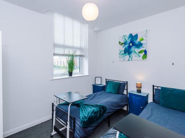 Three Bed Salford Flat, Bills Inc, Near Hospital