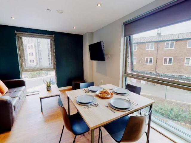 3 Bed Silver Room