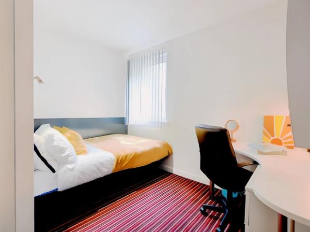 Three bed silver