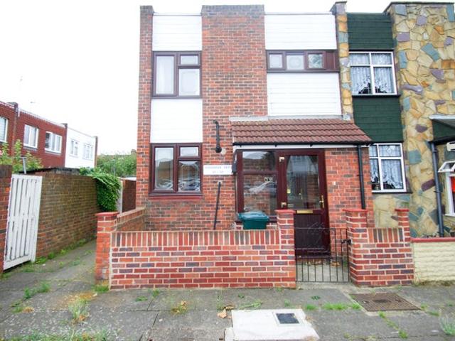 Three bed un furnished house in Hainault IG6