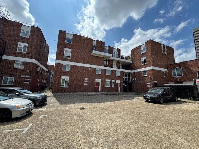 Three Bedroom Maisonette Close B/G Tube