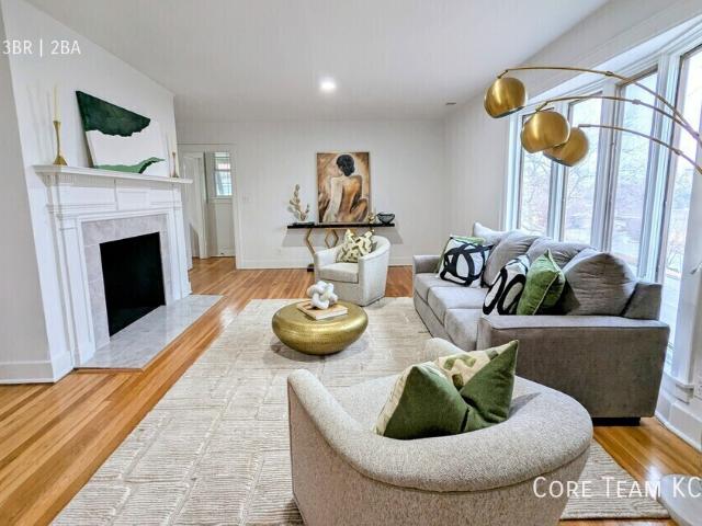 Three bedroom off Ward Parkway