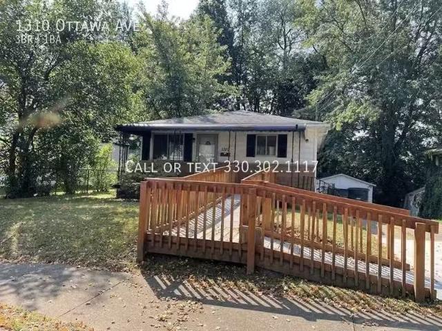 Three bedroom one bathroom single story home 1310 Ottawa Ave