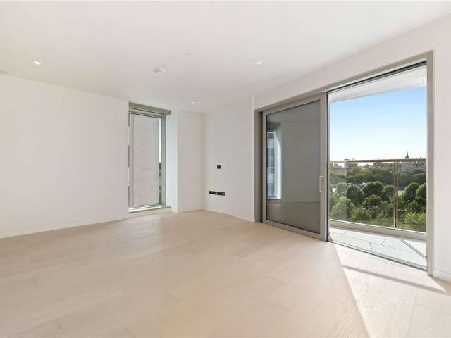 Three bedroom apartment with a balcony offering breath taking views across London’s iconic skyline