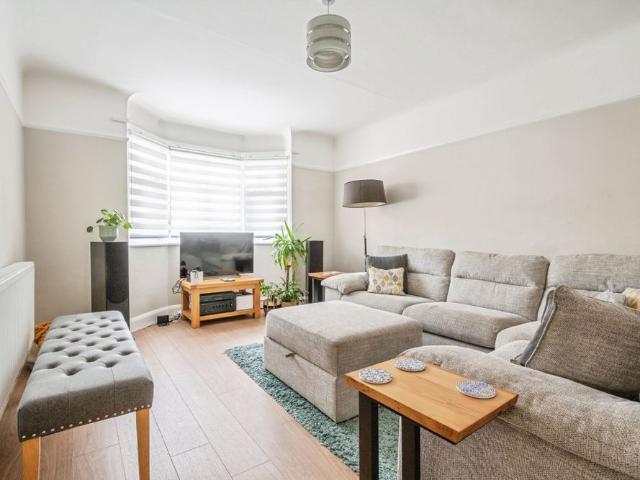 Three Bedroom Detached Bungalow with Larger Secluded Garden for Rent in Leatherhead